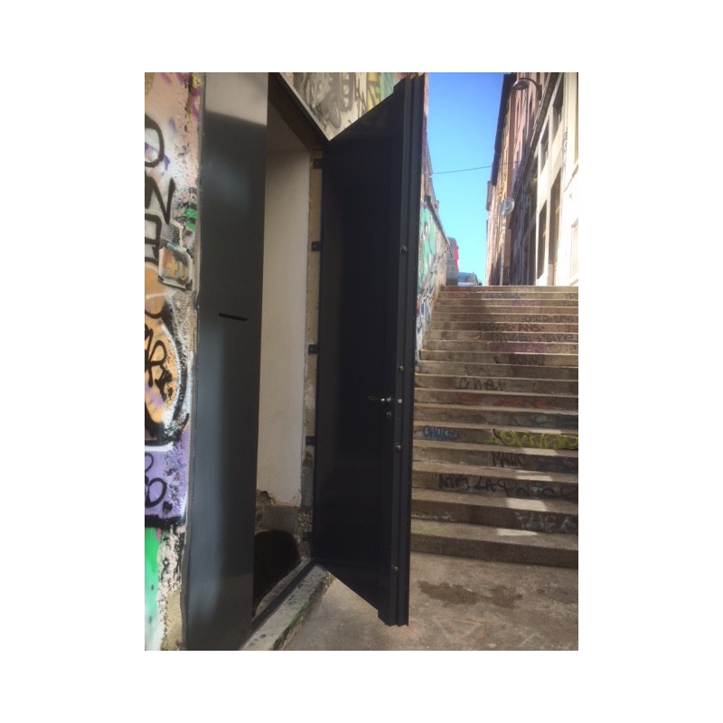 Porte métallique sur-mesure